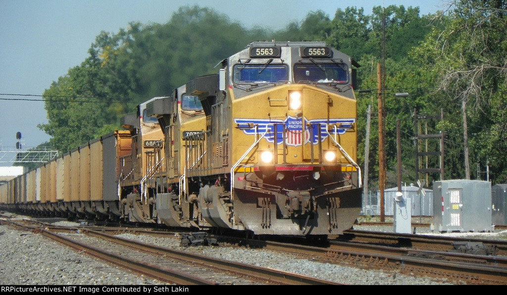 UP 5563 with NS 533
